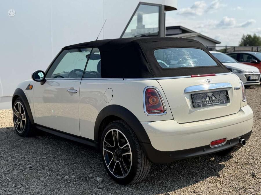 White MINI Cooper 2009 in Siauliai, with an engine capacity of 1.60 L and mileage of 132 thousand km for 4499 €, photo 16 on AUTOMOTO.COM.LV