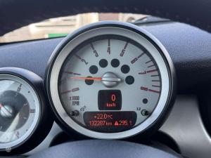 White MINI Cooper 2009 in Siauliai, with an engine capacity of 1.60 L and mileage of 132 thousand km for 4499 €, photo 17 on AUTOMOTO.COM.LV