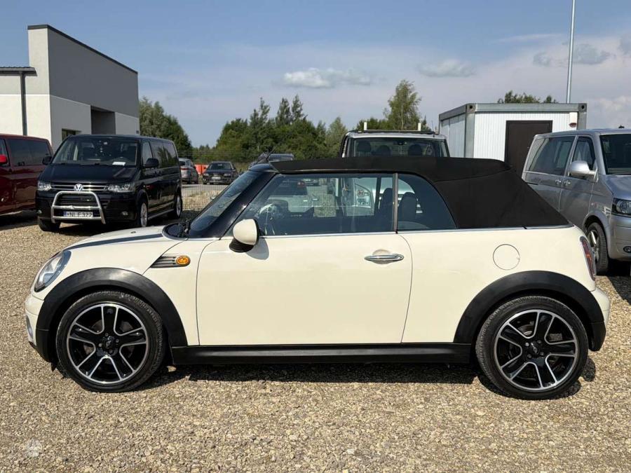 White MINI Cooper 2009 in Siauliai, with an engine capacity of 1.60 L and mileage of 132 thousand km for 4499 €, photo 18 on AUTOMOTO.COM.LV
