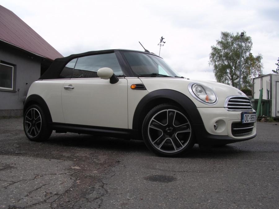 White MINI Cooper 2011 in Riga, with an engine capacity of 1.60 L and mileage of 182 thousand km for 5950 €, photo 6 on AUTOMOTO.COM.LV