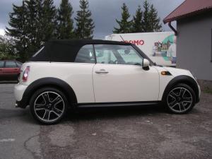 White MINI Cooper 2011 in Riga, with an engine capacity of 1.60 L and mileage of 182 thousand km for 5950 €, photo 7 on AUTOMOTO.COM.LV