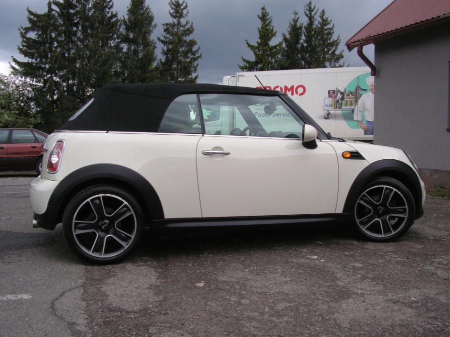 White MINI Cooper 2011 in Riga, with an engine capacity of 1.60 L and mileage of 182 thousand km for 5950 €, photo 7 on AUTOMOTO.COM.LV