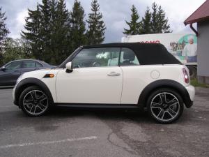 White MINI Cooper 2011 in Riga, with an engine capacity of 1.60 L and mileage of 182 thousand km for 5950 €, photo 8 on AUTOMOTO.COM.LV