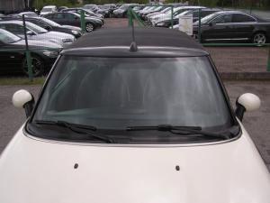 White MINI Cooper 2011 in Riga, with an engine capacity of 1.60 L and mileage of 182 thousand km for 5950 €, photo 9 on AUTOMOTO.COM.LV