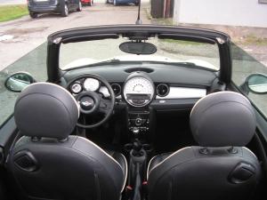 White MINI Cooper 2011 in Riga, with an engine capacity of 1.60 L and mileage of 182 thousand km for 5950 €, photo 12 on AUTOMOTO.COM.LV