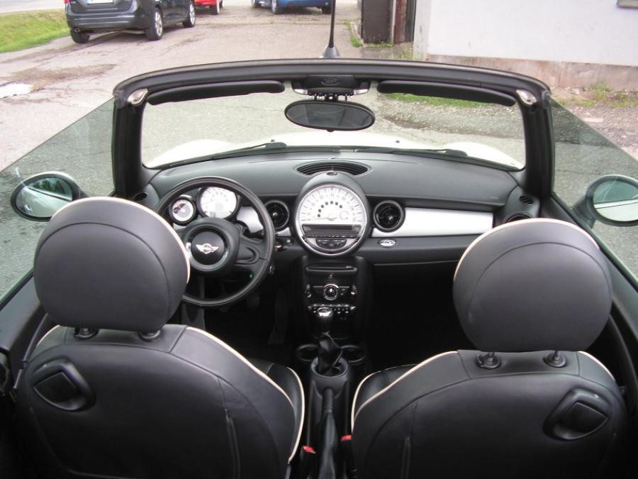 White MINI Cooper 2011 in Riga, with an engine capacity of 1.60 L and mileage of 182 thousand km for 5950 €, photo 12 on AUTOMOTO.COM.LV