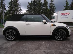 White MINI Cooper 2011 in Riga, with an engine capacity of 1.60 L and mileage of 182 thousand km for 5950 €, photo 20 on AUTOMOTO.COM.LV