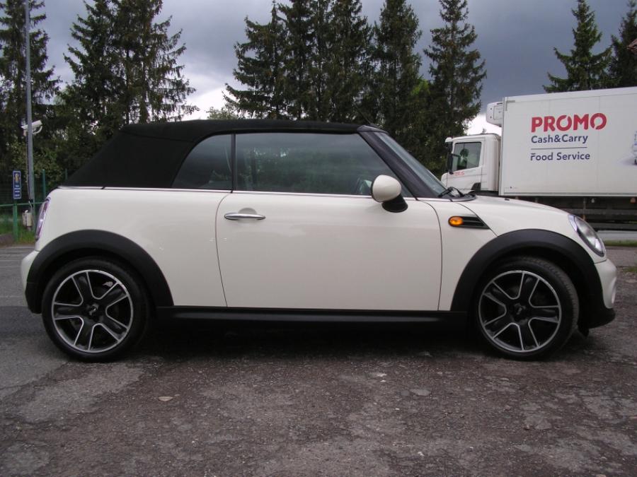 White MINI Cooper 2011 in Riga, with an engine capacity of 1.60 L and mileage of 182 thousand km for 5950 €, photo 20 on AUTOMOTO.COM.LV