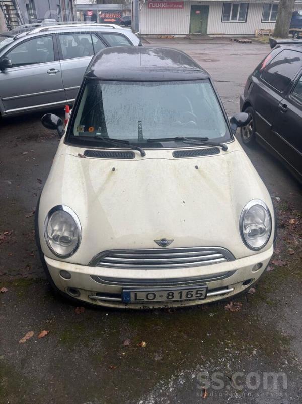 White MINI Cooper 2004 in Riga, with an engine capacity of 1.60 L and mileage of 150 thousand km for 1200 €, photo 2 on AUTOMOTO.COM.LV