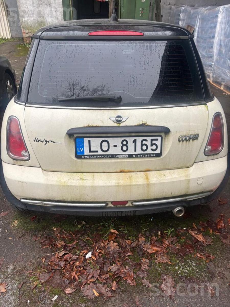White MINI Cooper 2004 in Riga, with an engine capacity of 1.60 L and mileage of 150 thousand km for 1200 €, photo 3 on AUTOMOTO.COM.LV
