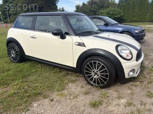 MINI Cooper 2008 in Liepaja on AUTOMOTO.COM.LV White MINI Cooper 2008 in Liepaja, with an engine capacity of 1.60 L and mileage of 243 thousand km for 3400 €, photo 1 on AUTOMOTO.COM.LV