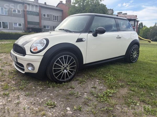 White MINI Cooper 2008 in Liepaja, with an engine capacity of 1.60 L and mileage of 243 thousand km for 3400 €, photo 3 on AUTOMOTO.COM.LV