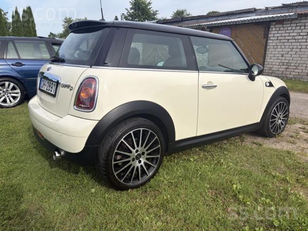 White MINI Cooper 2008 in Liepaja, with an engine capacity of 1.60 L and mileage of 243 thousand km for 3400 €, photo 4 on AUTOMOTO.COM.LV