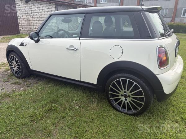 White MINI Cooper 2008 in Liepaja, with an engine capacity of 1.60 L and mileage of 243 thousand km for 3400 €, photo 5 on AUTOMOTO.COM.LV