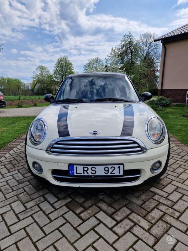 White MINI Cooper 2010 in Moletai, with an engine capacity of 1.56 L and mileage of 266 thousand km for 4500 €, photo 2 on AUTOMOTO.COM.LV