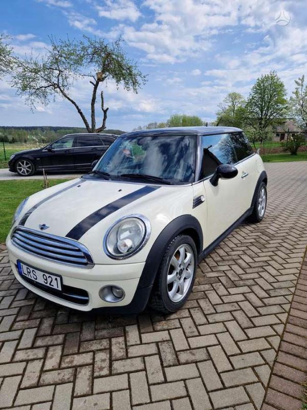 White MINI Cooper 2010 in Moletai, with an engine capacity of 1.56 L and mileage of 266 thousand km for 4500 €, photo 3 on AUTOMOTO.COM.LV