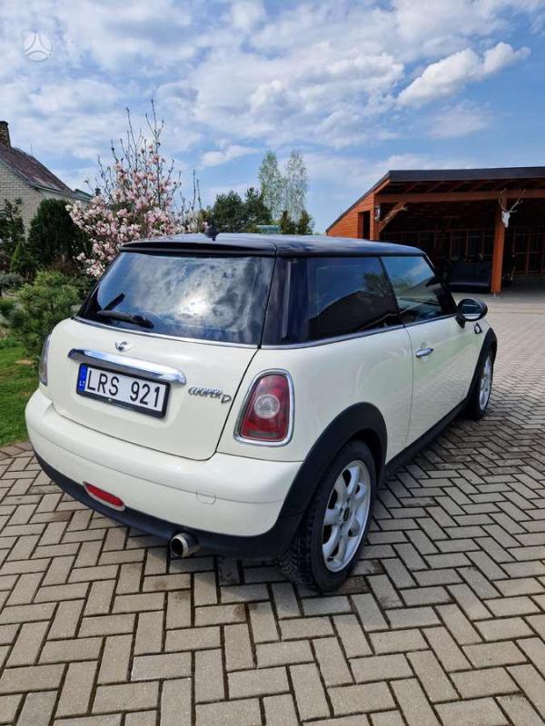White MINI Cooper 2010 in Moletai, with an engine capacity of 1.56 L and mileage of 266 thousand km for 4500 €, photo 6 on AUTOMOTO.COM.LV