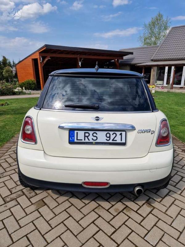 White MINI Cooper 2010 in Moletai, with an engine capacity of 1.56 L and mileage of 266 thousand km for 4500 €, photo 7 on AUTOMOTO.COM.LV