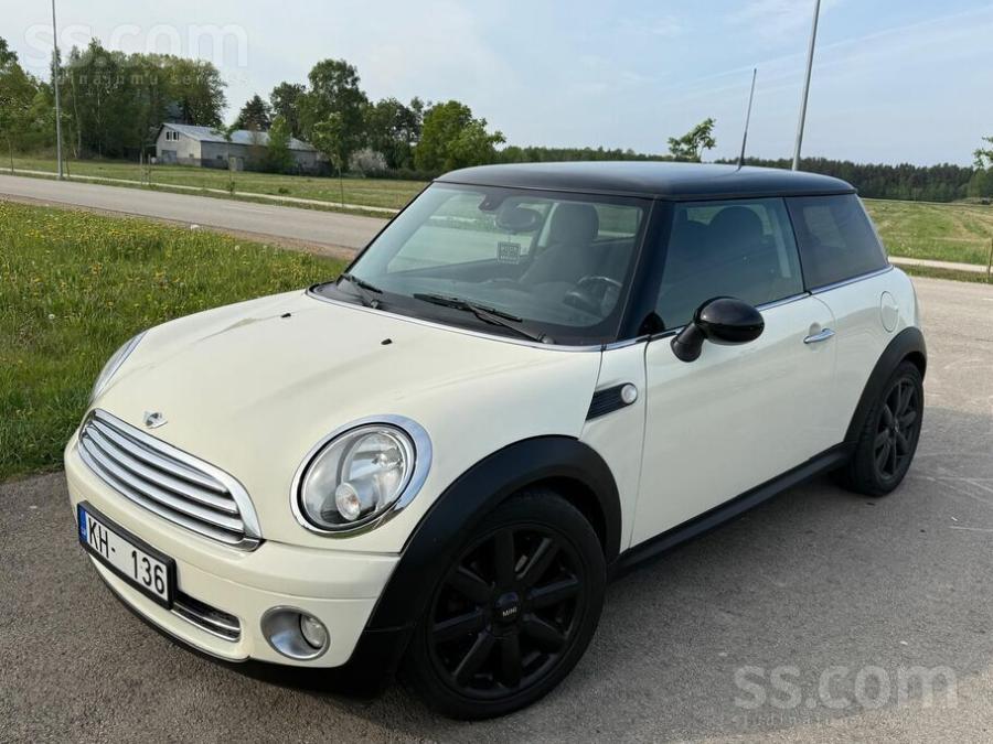 White MINI Cooper 2010 in Riga, with an engine capacity of 1.60 L and mileage of 286 thousand km for 3400 €, photo 1 on AUTOMOTO.COM.LV
