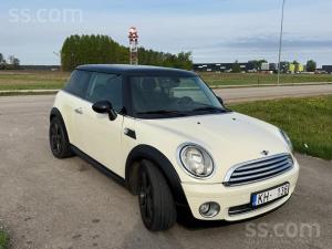 White MINI Cooper 2010 in Riga, with an engine capacity of 1.60 L and mileage of 286 thousand km for 3400 €, photo 4 on AUTOMOTO.COM.LV