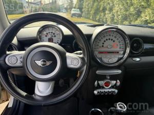 White MINI Cooper 2010 in Riga, with an engine capacity of 1.60 L and mileage of 286 thousand km for 3400 €, photo 11 on AUTOMOTO.COM.LV