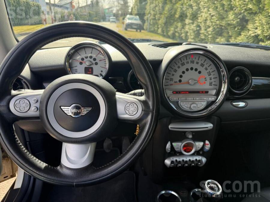White MINI Cooper 2010 in Riga, with an engine capacity of 1.60 L and mileage of 286 thousand km for 3400 €, photo 11 on AUTOMOTO.COM.LV