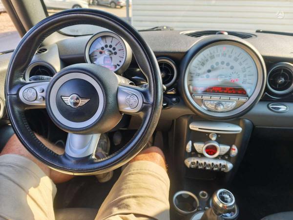 White MINI Cooper 2010 in Utena, with an engine capacity of 1.60 L and mileage of 191 thousand km for 3390 €, photo 9 on AUTOMOTO.COM.LV