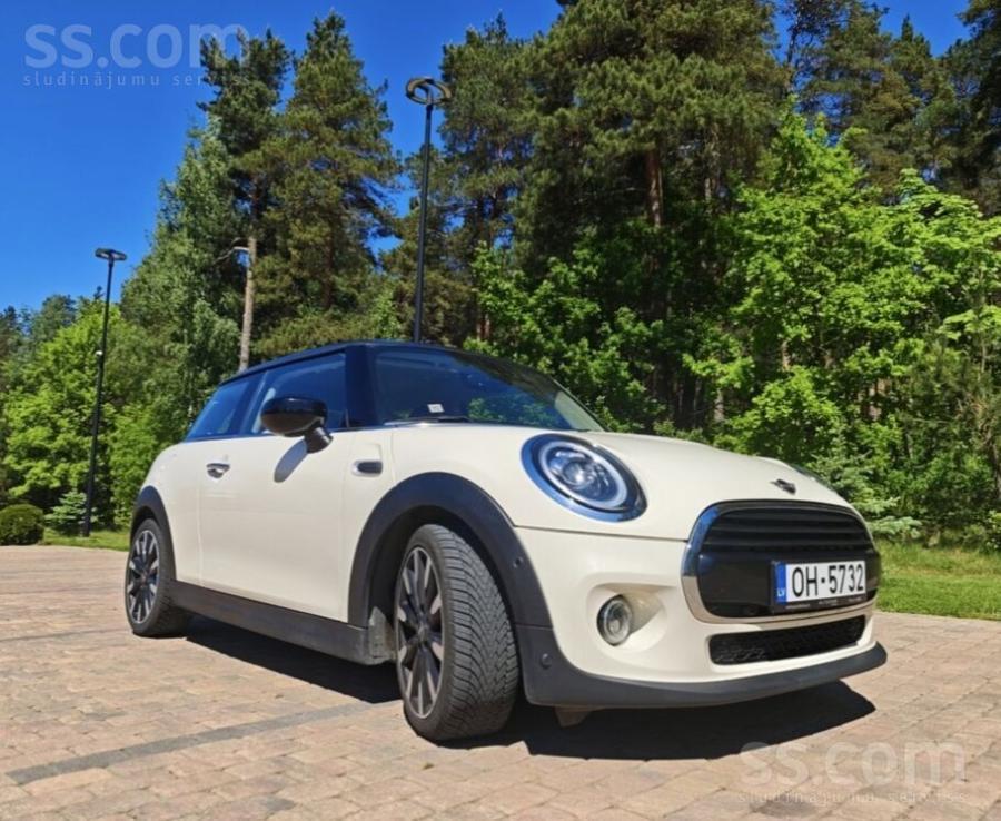 White MINI Cooper 2020 in Riga, with an engine capacity of 2.00 L and mileage of 120 thousand km for 13999 €, photo 3 on AUTOMOTO.COM.LV