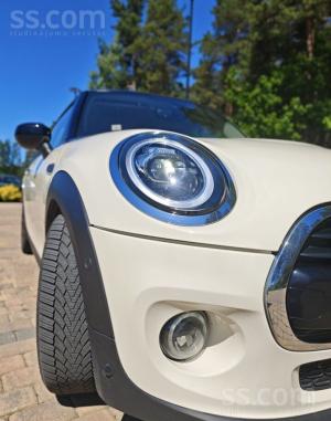 White MINI Cooper 2020 in Riga, with an engine capacity of 2.00 L and mileage of 120 thousand km for 13999 €, photo 4 on AUTOMOTO.COM.LV