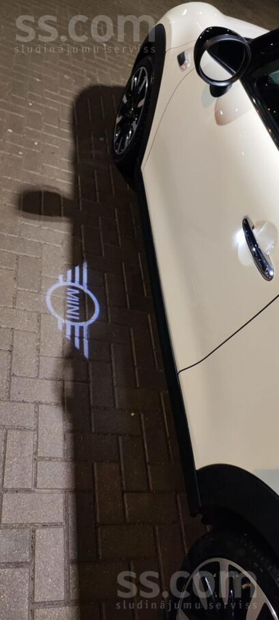White MINI Cooper 2020 in Riga, with an engine capacity of 2.00 L and mileage of 120 thousand km for 13999 €, photo 5 on AUTOMOTO.COM.LV