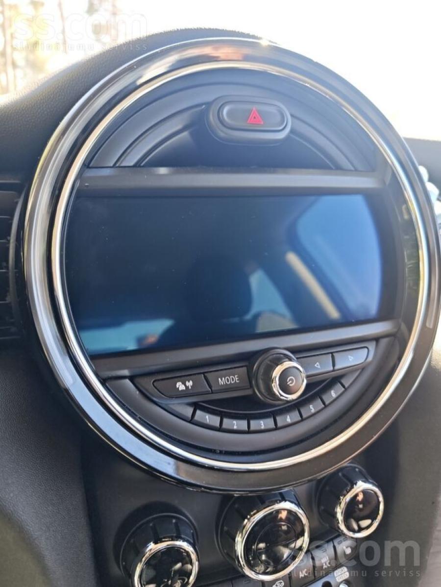White MINI Cooper 2020 in Riga, with an engine capacity of 2.00 L and mileage of 120 thousand km for 13999 €, photo 6 on AUTOMOTO.COM.LV