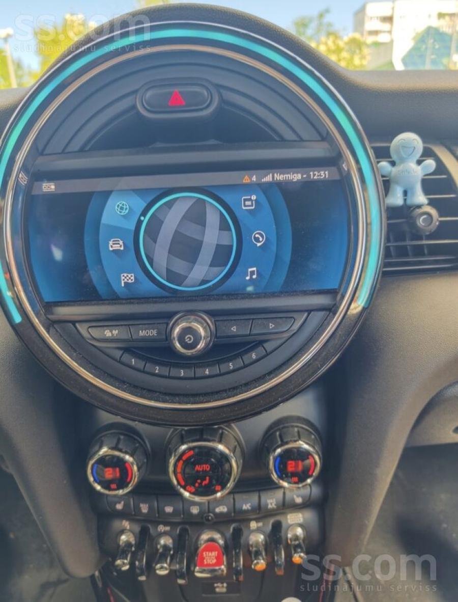 White MINI Cooper 2020 in Riga, with an engine capacity of 2.00 L and mileage of 120 thousand km for 13999 €, photo 7 on AUTOMOTO.COM.LV