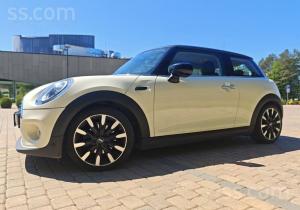 White MINI Cooper 2020 in Riga, with an engine capacity of 2.00 L and mileage of 120 thousand km for 13999 €, photo 13 on AUTOMOTO.COM.LV