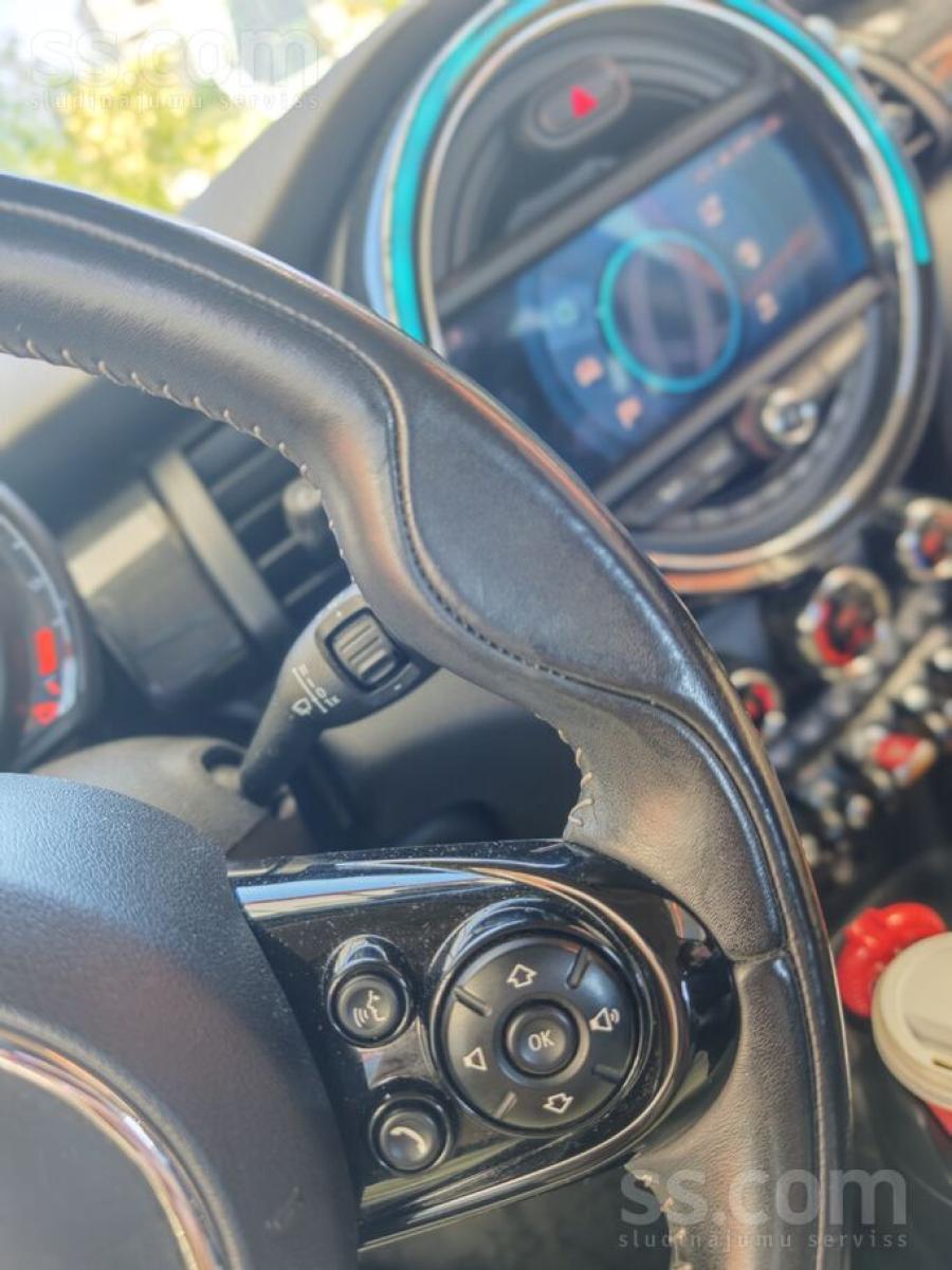 White MINI Cooper 2020 in Riga, with an engine capacity of 2.00 L and mileage of 120 thousand km for 13999 €, photo 21 on AUTOMOTO.COM.LV