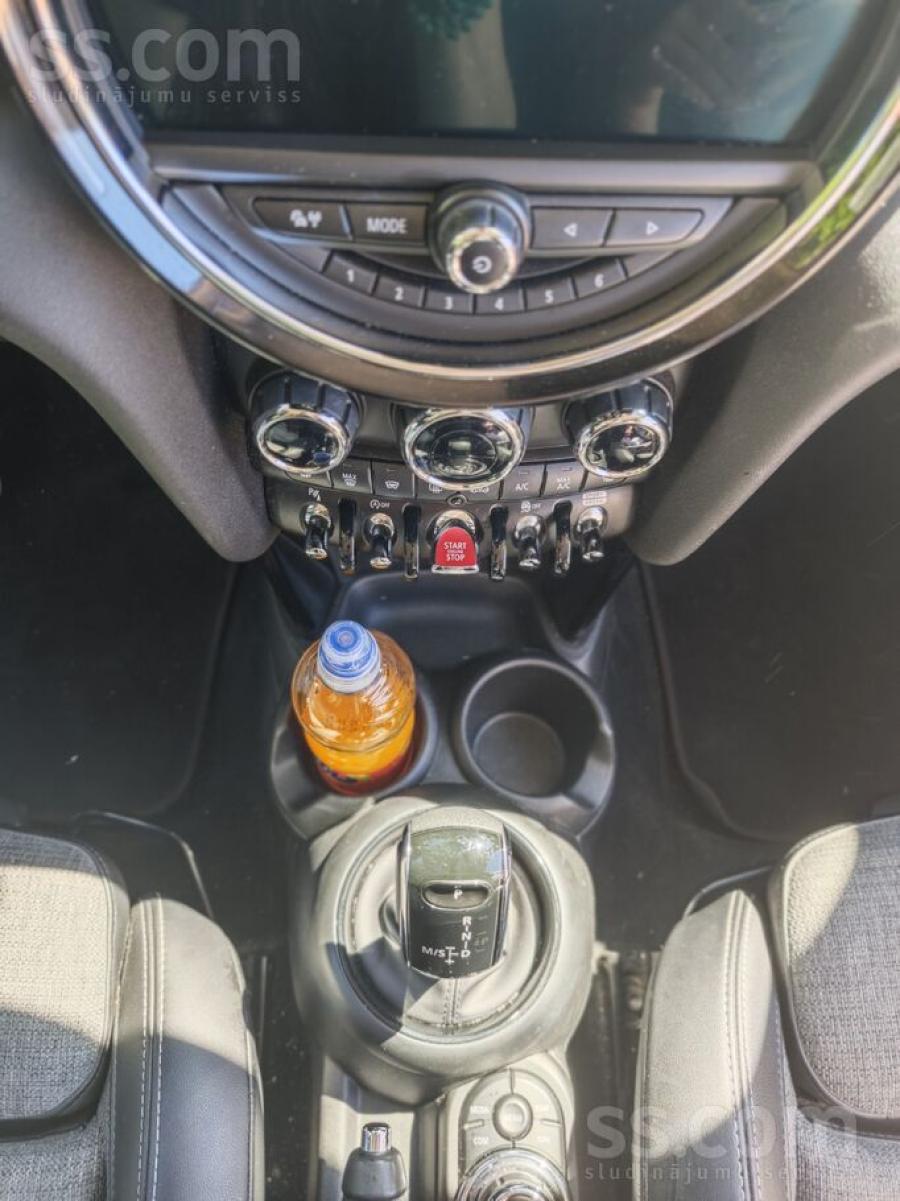 White MINI Cooper 2020 in Riga, with an engine capacity of 2.00 L and mileage of 120 thousand km for 13999 €, photo 23 on AUTOMOTO.COM.LV