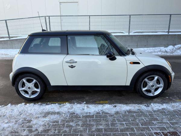 Balts MINI Cooper 2006 Viļņa, ar dzinēja tilpumu 1.60 L un nobraukumu 165 tūkst. km par 1500 €, foto 4 vietnē AUTOMOTO.COM.LV