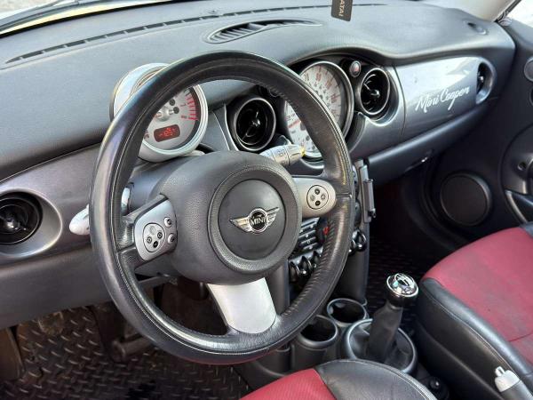 Balts MINI Cooper 2006 Viļņa, ar dzinēja tilpumu 1.60 L un nobraukumu 165 tūkst. km par 1500 €, foto 10 vietnē AUTOMOTO.COM.LV