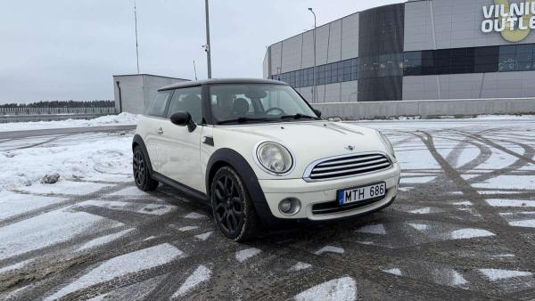 White MINI Cooper 2007 in Vilnius, with an engine capacity of 1.60 L and mileage of 197 thousand km for 3199 €, photo 2 on AUTOMOTO.COM.LV