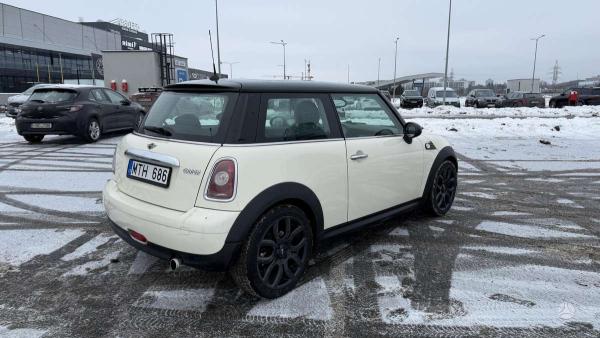 White MINI Cooper 2007 in Vilnius, with an engine capacity of 1.60 L and mileage of 197 thousand km for 3199 €, photo 4 on AUTOMOTO.COM.LV