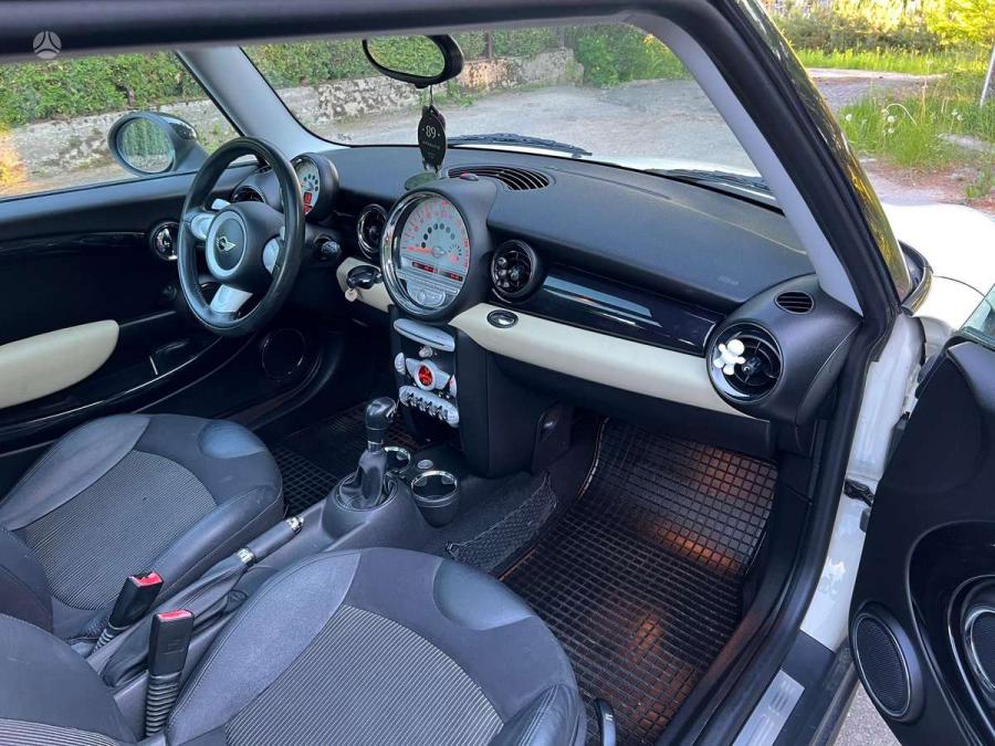 Balts MINI Cooper 2007 Viļņa, ar dzinēja tilpumu 1.60 L un nobraukumu 211 tūkst. km par 3499 €, foto 15 vietnē AUTOMOTO.COM.LV