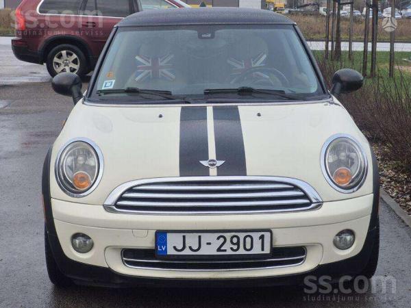 White MINI Cooper 2008 in Riga, with an engine capacity of 1.60 L and mileage of 187 thousand km for 2590 €, photo 3 on AUTOMOTO.COM.LV
