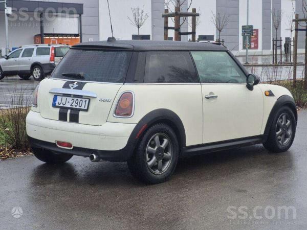 White MINI Cooper 2008 in Riga, with an engine capacity of 1.60 L and mileage of 187 thousand km for 2590 €, photo 4 on AUTOMOTO.COM.LV