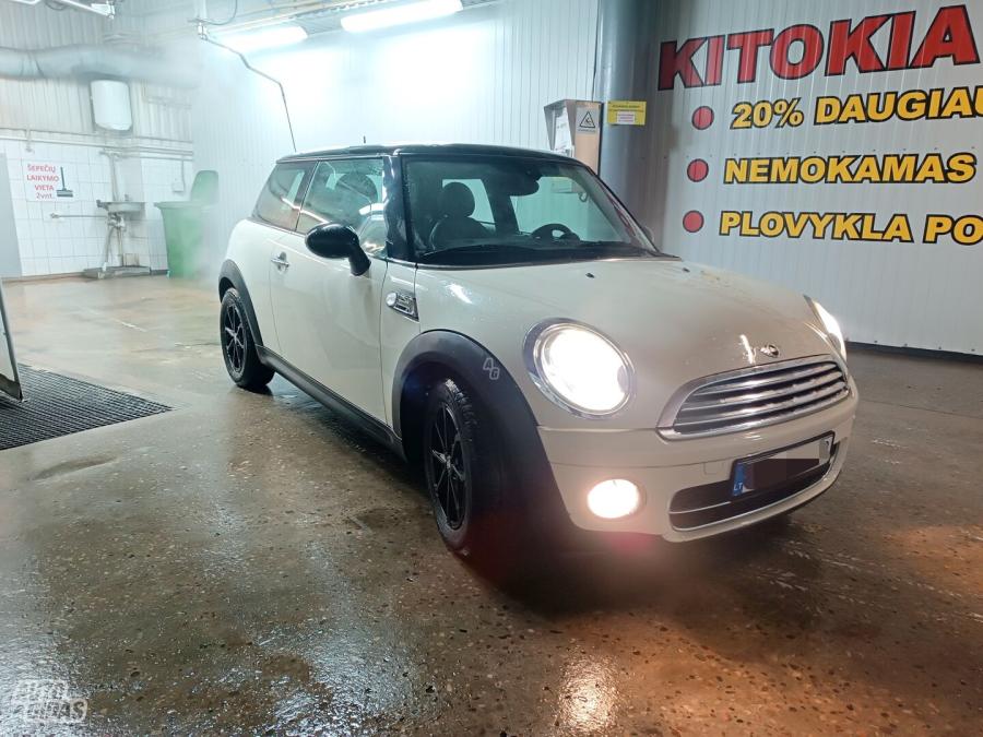 White MINI Cooper 2008 in Siauliai, with an engine capacity of 1.60 L and mileage of 320 thousand km for 3250 €, photo 3 on AUTOMOTO.COM.LV