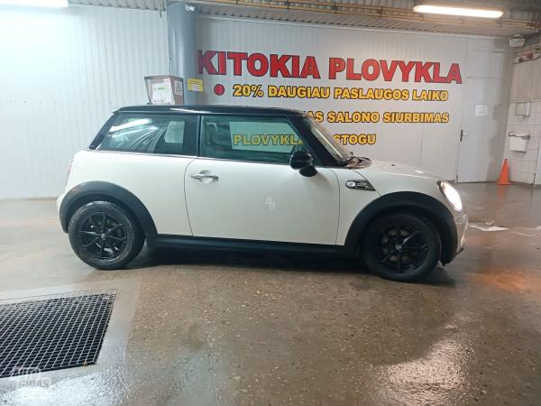 White MINI Cooper 2008 in Siauliai, with an engine capacity of 1.60 L and mileage of 320 thousand km for 3250 €, photo 4 on AUTOMOTO.COM.LV