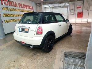 White MINI Cooper 2008 in Siauliai, with an engine capacity of 1.60 L and mileage of 320 thousand km for 3250 €, photo 5 on AUTOMOTO.COM.LV