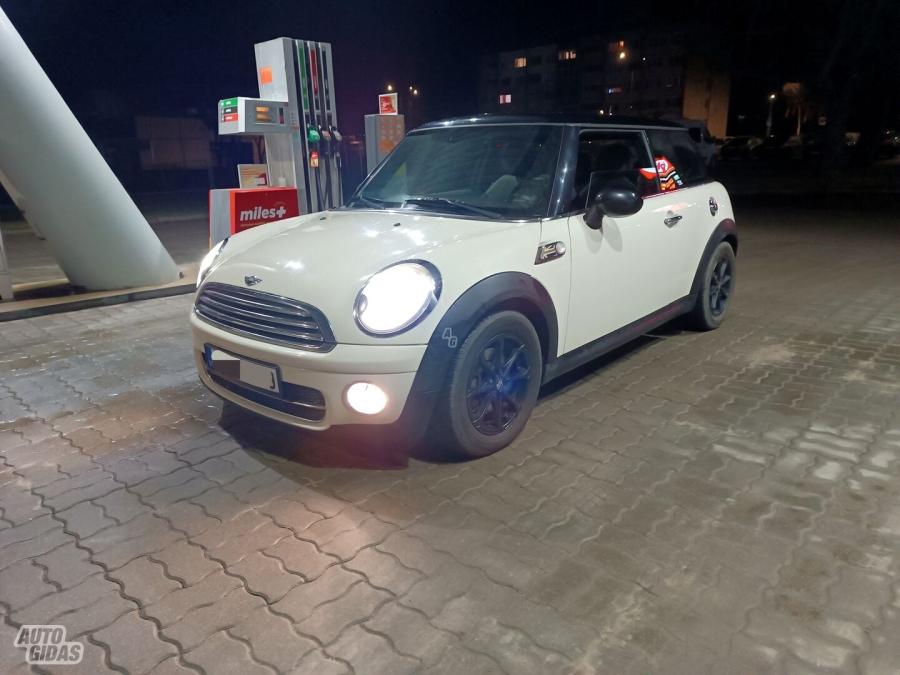 White MINI Cooper 2008 in Siauliai, with an engine capacity of 1.60 L and mileage of 3 thousand km for 2950 €, photo 1 on AUTOMOTO.COM.LV