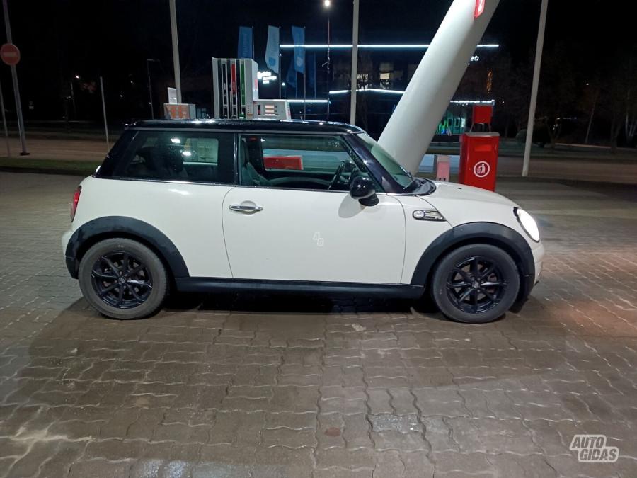 White MINI Cooper 2008 in Siauliai, with an engine capacity of 1.60 L and mileage of 3 thousand km for 2950 €, photo 4 on AUTOMOTO.COM.LV