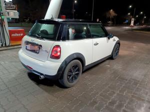 White MINI Cooper 2008 in Siauliai, with an engine capacity of 1.60 L and mileage of 3 thousand km for 2950 €, photo 5 on AUTOMOTO.COM.LV