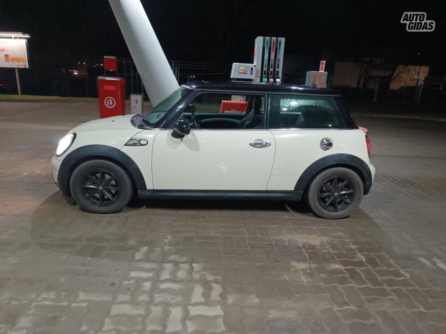 White MINI Cooper 2008 in Siauliai, with an engine capacity of 1.60 L and mileage of 3 thousand km for 2950 €, photo 8 on AUTOMOTO.COM.LV