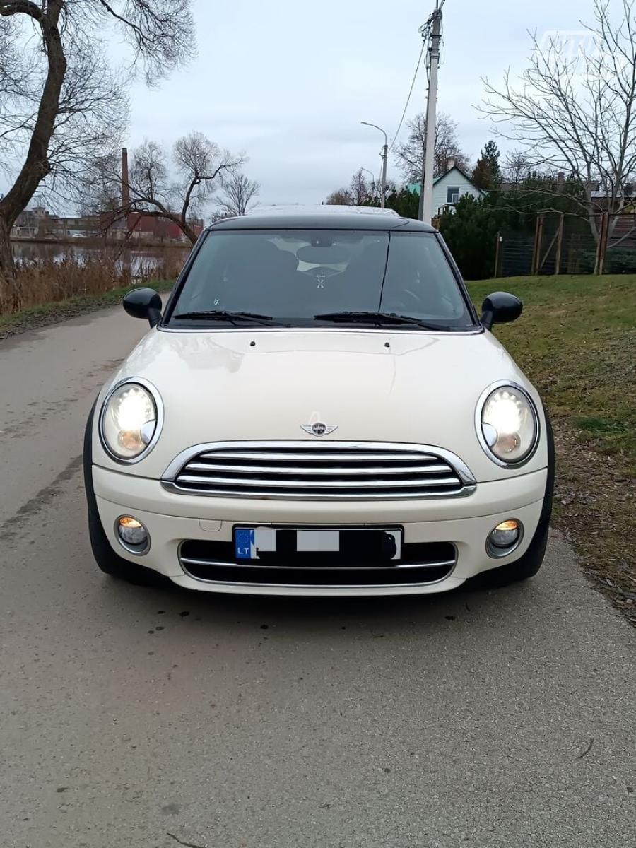 White MINI Cooper 2008 in Siauliai, with an engine capacity of 1.60 L and mileage of 325 thousand km for 2950 €, photo 2 on AUTOMOTO.COM.LV